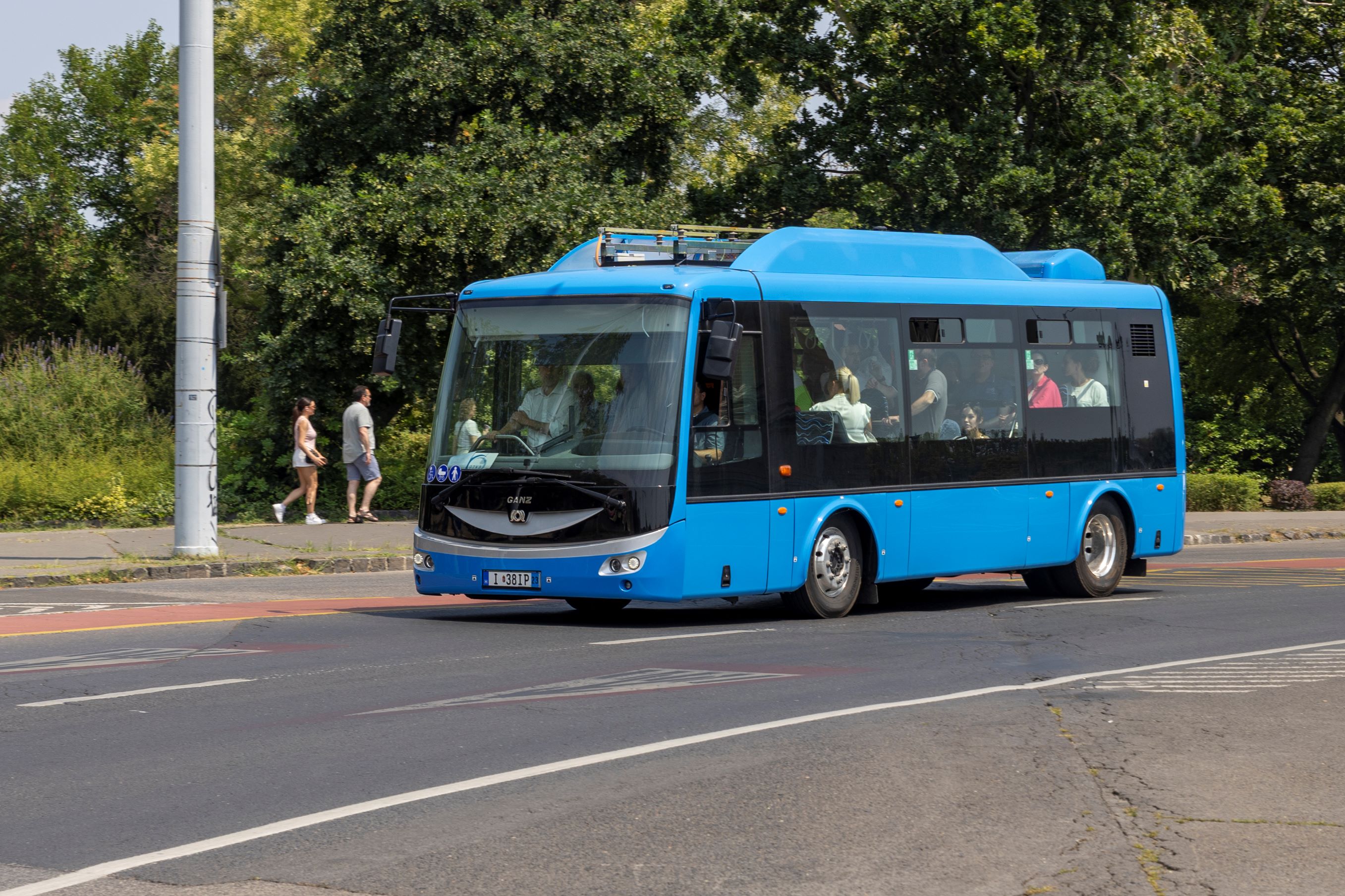 Itt az első elektromos magyar busz - Blikk
