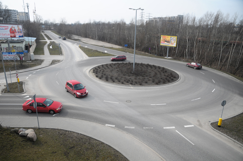 Zasady jazdy na rondzie turbinowym. Kierowcy nie wiedzą, jak zawrócić
