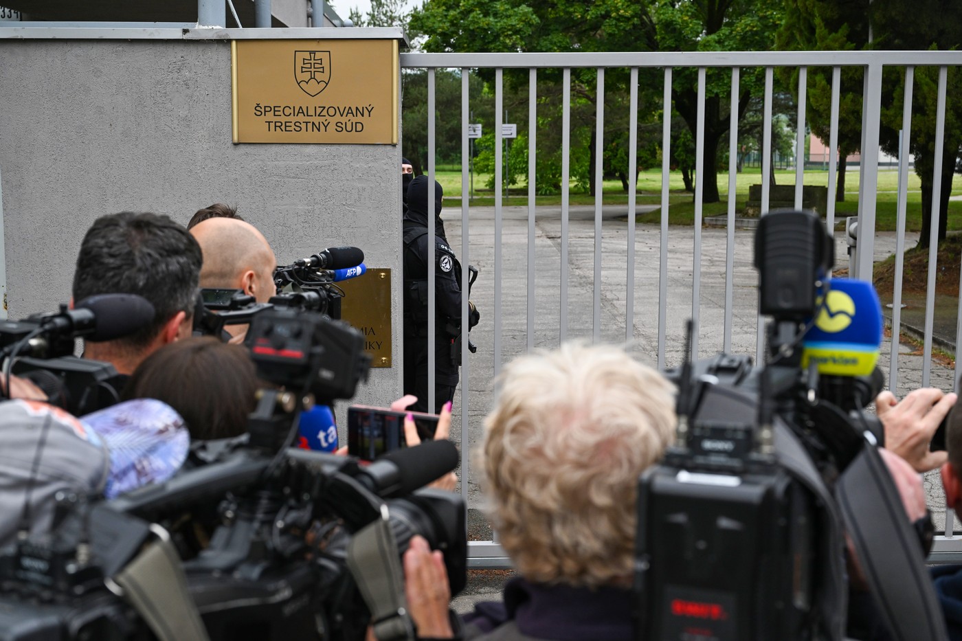 Előzetes letartóztatásba helyezte a bíróság Robert Fico merénylőjét - Blikk