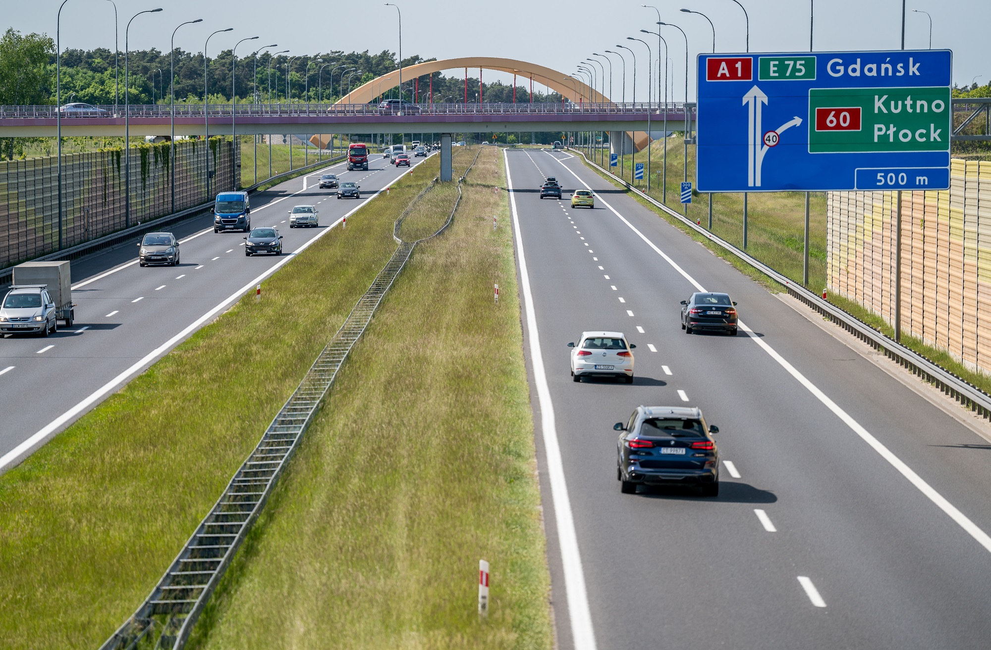 Wypadek na autostradzie A1. Na miejscu cztery zastępy straży pożarnej