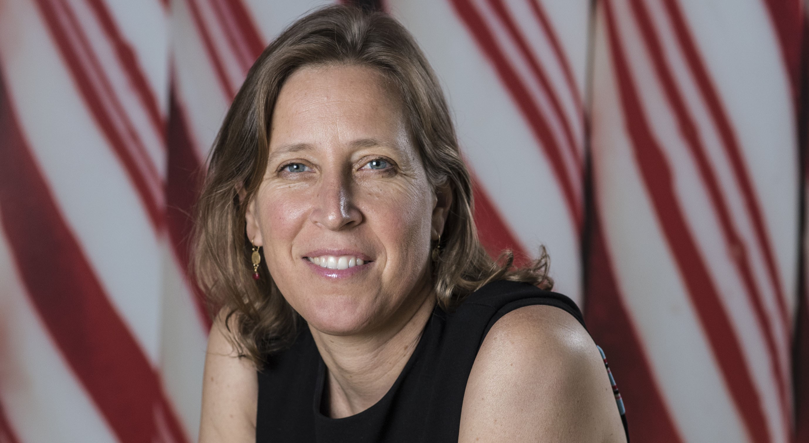 56 évesen elhunyt a YouTube egykori vezérigazgatója - Blikk