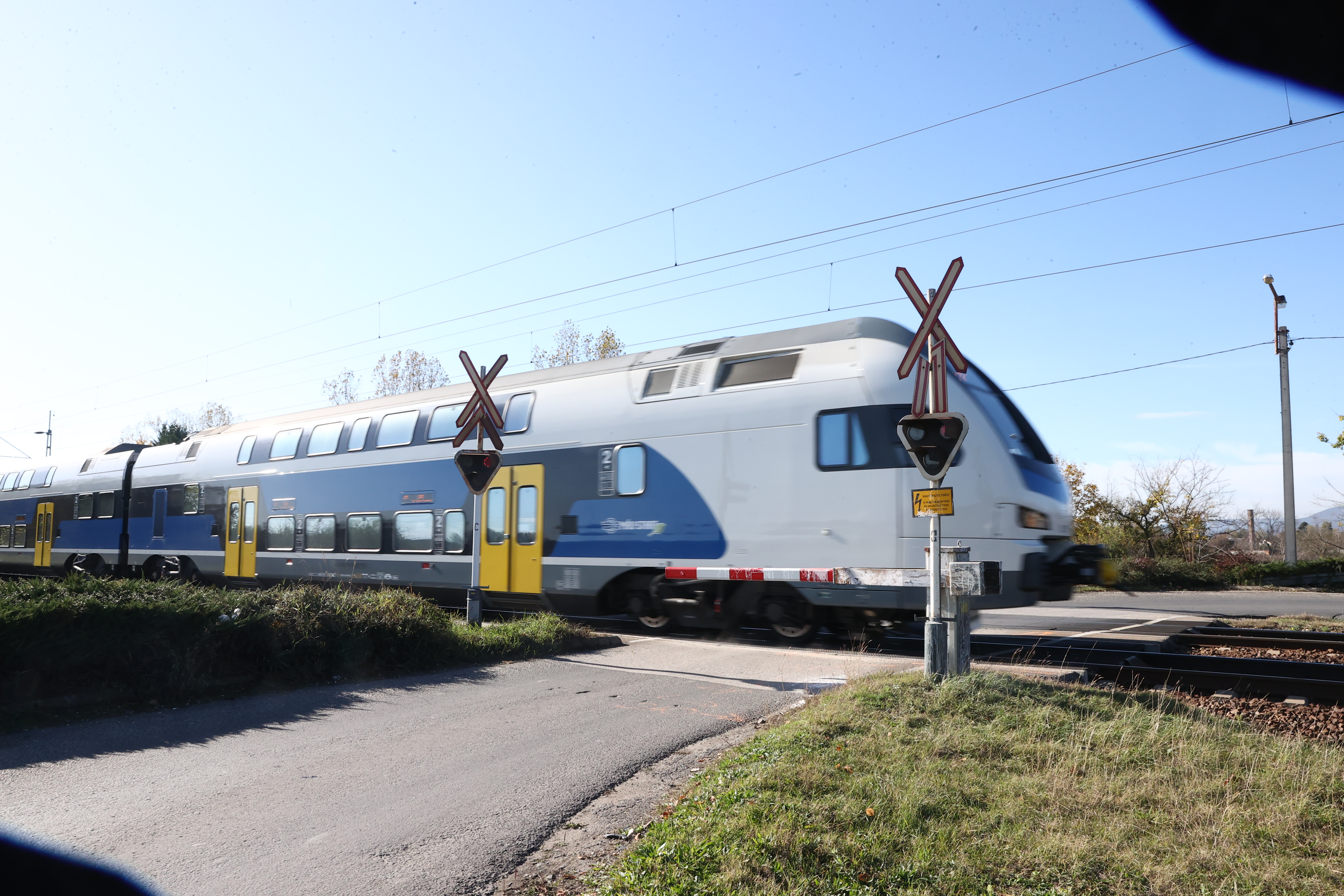 Elgázolt egy embert a vonat Gödön - Blikk