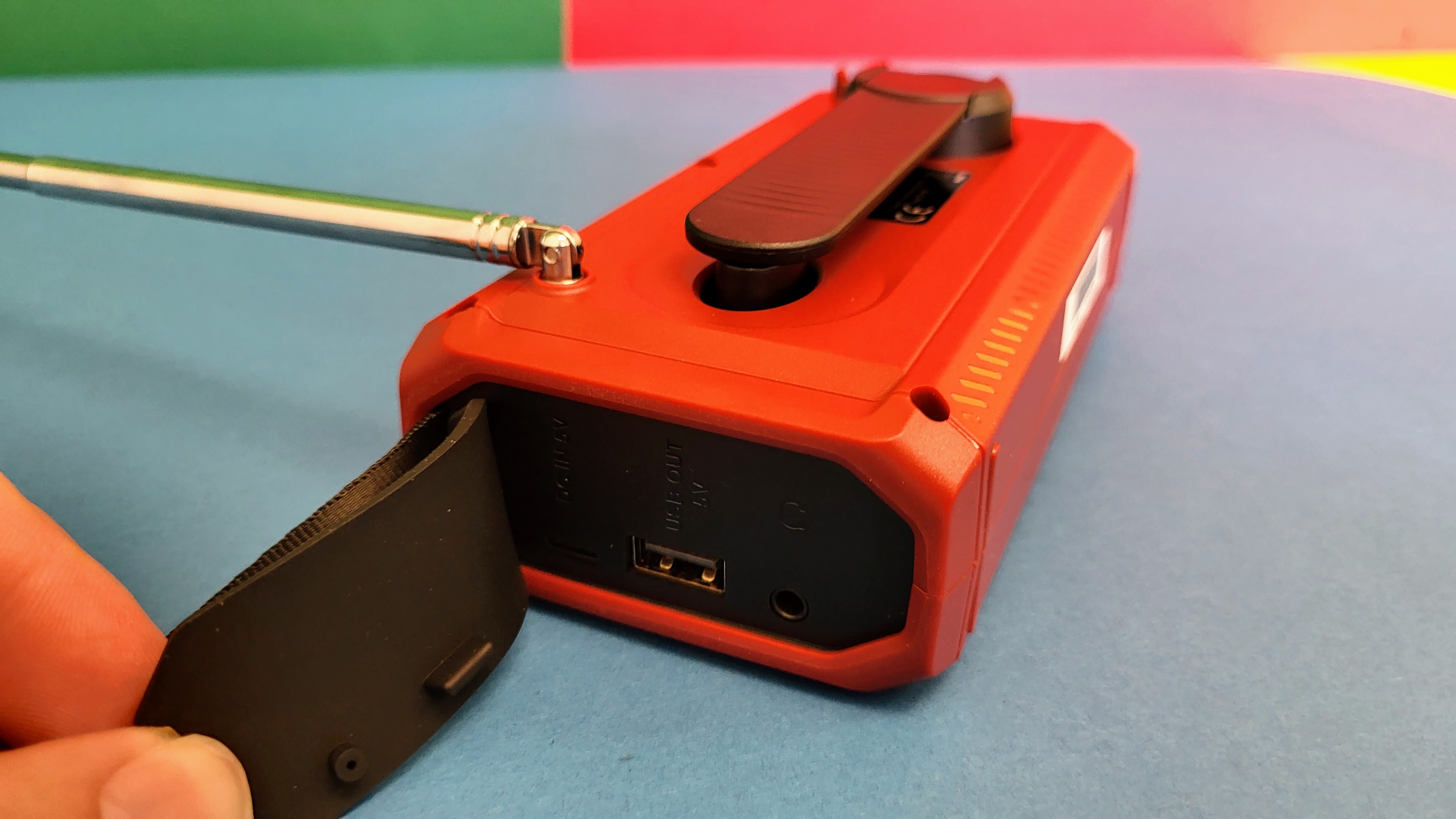 Top 10: Das beste Kurbelradio im Test – mit Solar, DAB+ & Co. | Heise ...