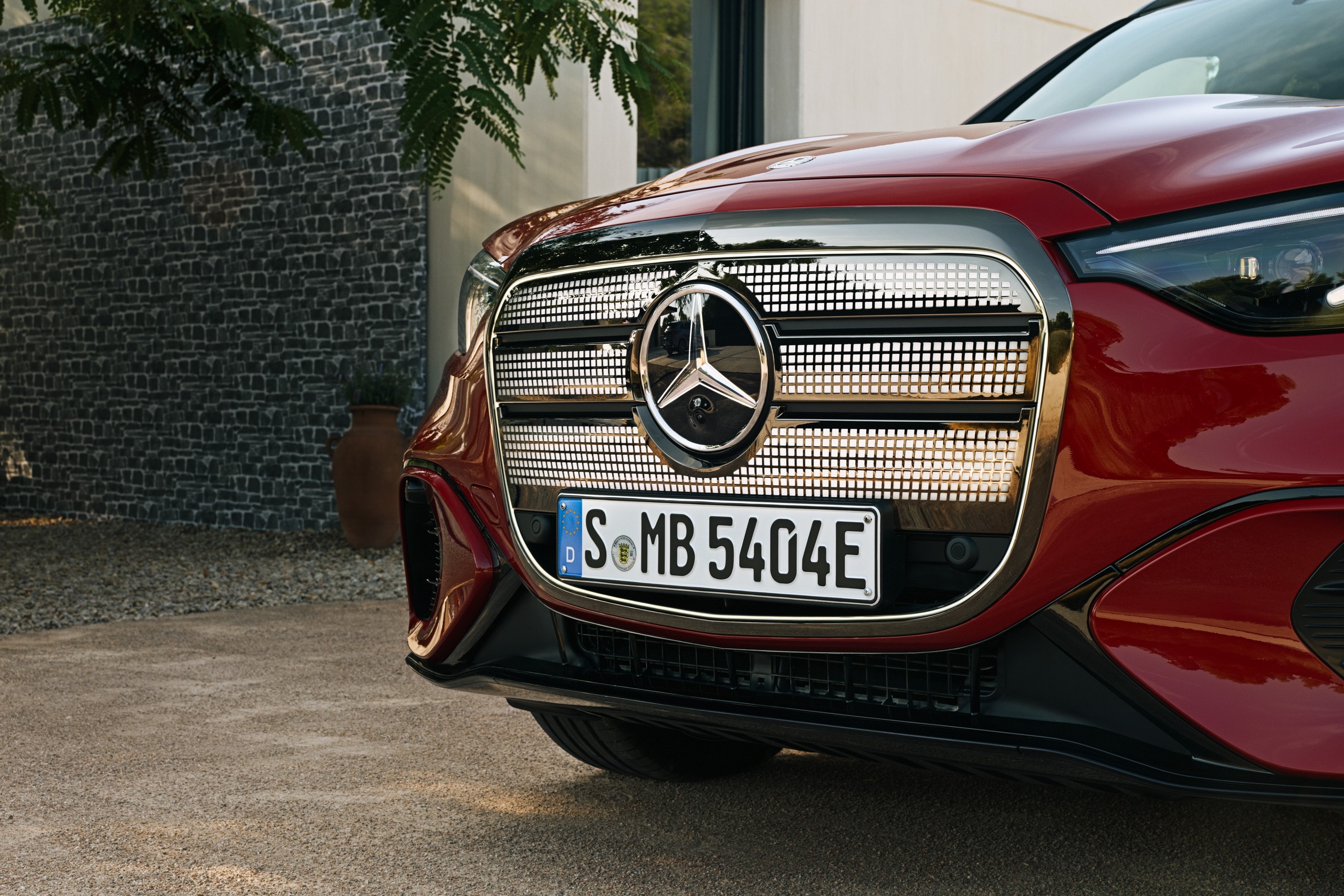 Mercedes GLC EQ błyszczy nie tylko grillem. Ma 713 km zasięgu i 39,1 ...