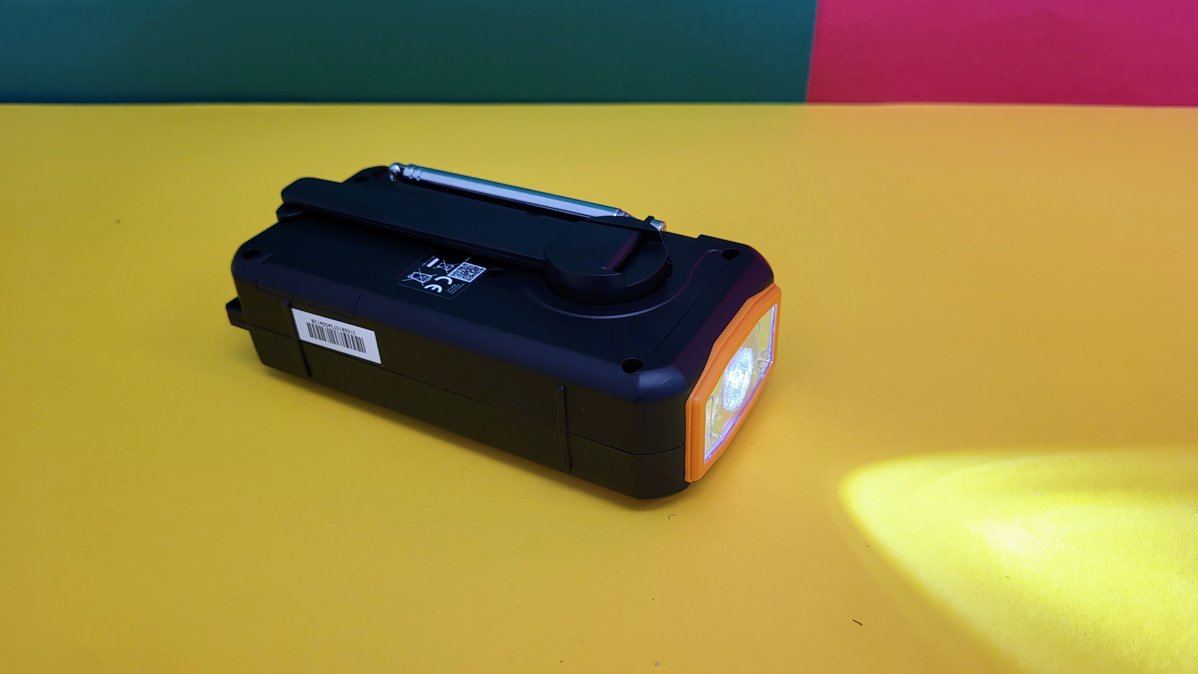 Top 10: Das beste Kurbelradio im Test – mit Solar, DAB+ & Co. | Heise ...