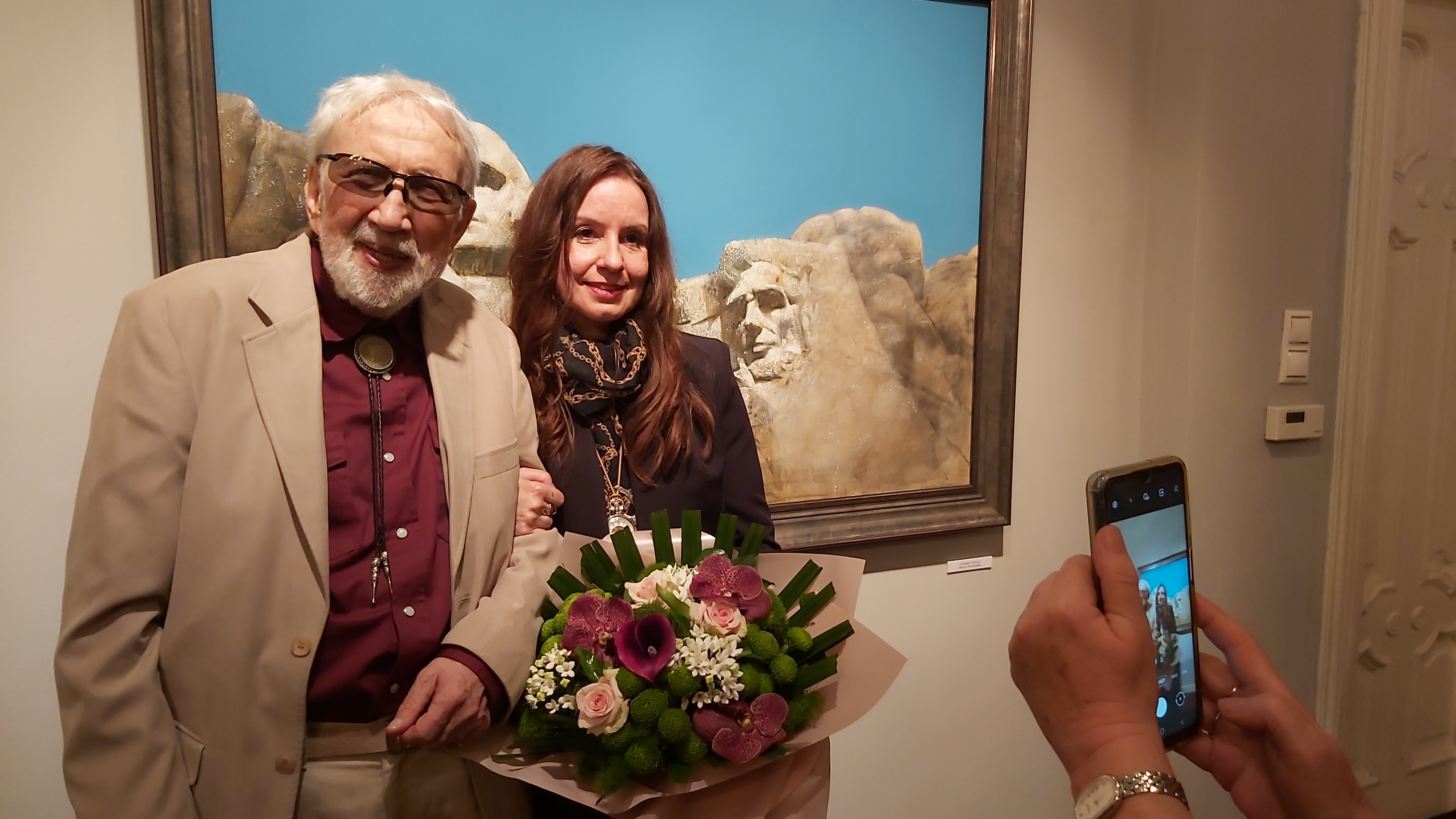 40 évvel fiatalabb tanítványát vette el a 88 éves magyar festőművész ...