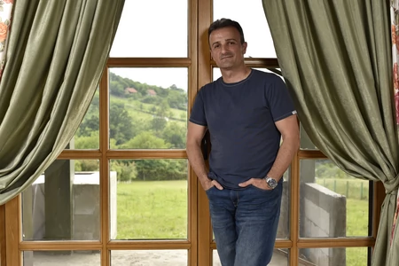 Pevač (62) se razveo, pa posle 2 godine dobio sina sa drugom ženom: "Da smo imali dece ne bi se ...