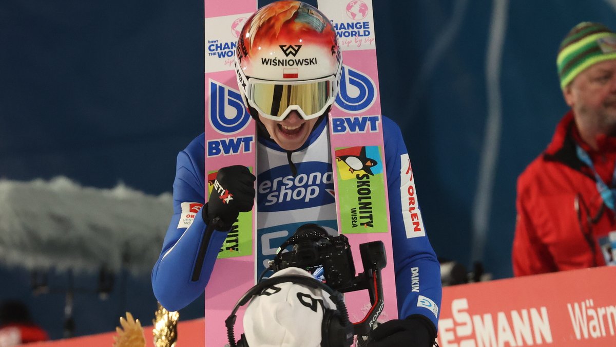 Już widzieliśmy Polaka w najlepszej trójce! Co za skok! Jest w wielkiej ...