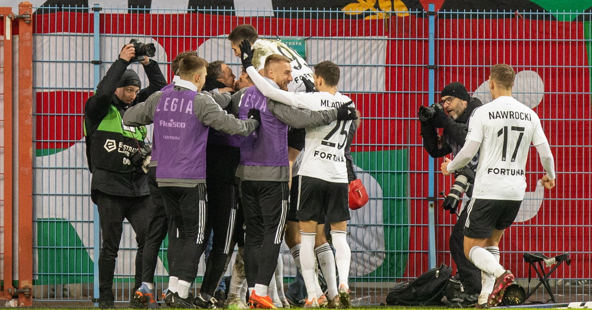 Ekstraklasa: Legia nie odpuszcza Rakowowi. Cenne zwycięstwo w Gliwicach ...