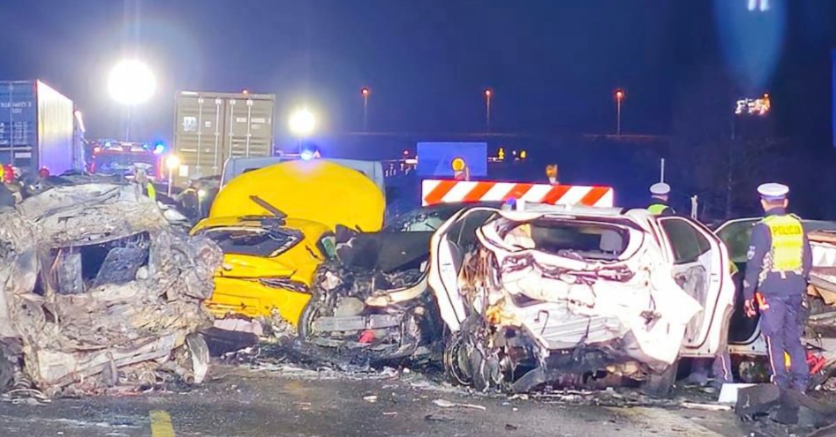 Dwóch uczniów wracało z meczu Ekstraklasy. Zginęli w tragedii na S7 ...