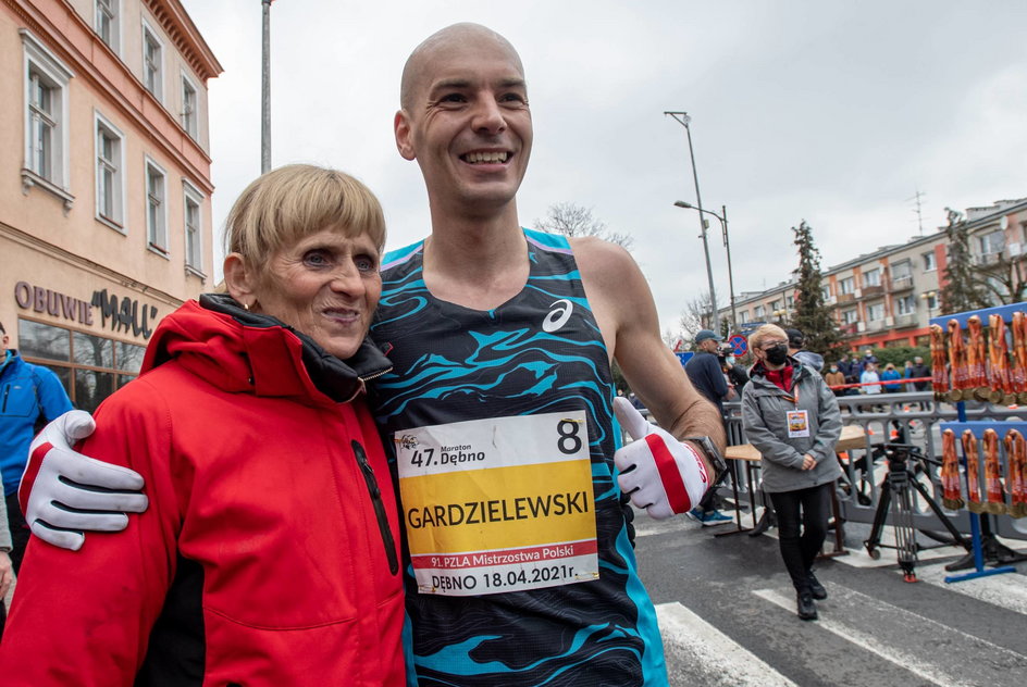 Mistrzostwa Polski w maratonie. Wanda Panfil pogratulowała Aleksandrze ...