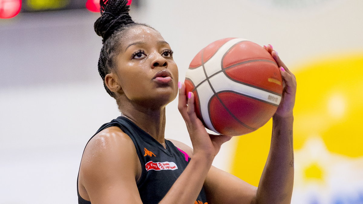 Nie ma jeszcze polskiego paszportu, ale... już pokazała, ile będzie znaczyć w kadrze - Koszykówka