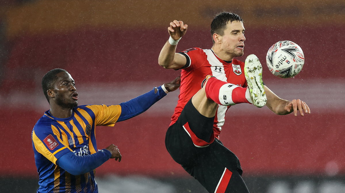 Puchar Anglii. Southampton pokonał Shrewsbury Town. Pełny mecz Bednarka ...