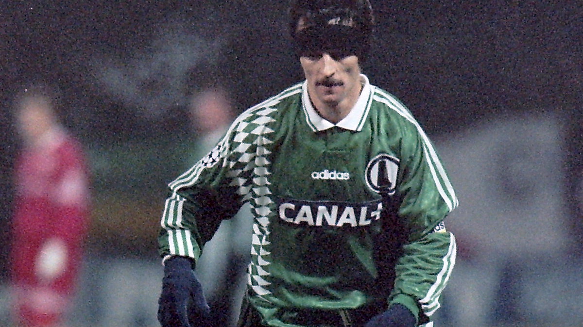 "Generał" jeździ taksówkami po Warszawie za darmo. Jego wąs znał każdy ...