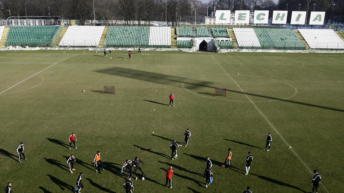 Zakaz imprez masowych przy ulicy Traugutta - Przegląd Sportowy