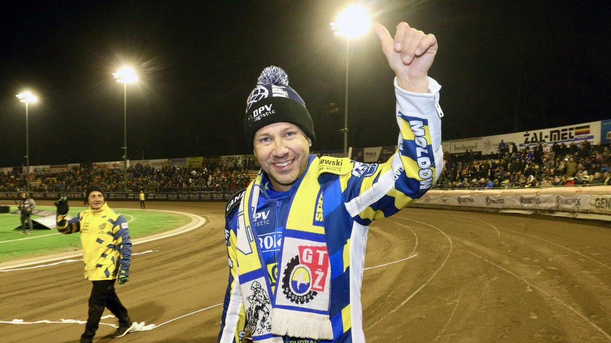 Drągiem po głowie. Co ma Nicki Pedersen do zbója Materny? - Przegląd ...
