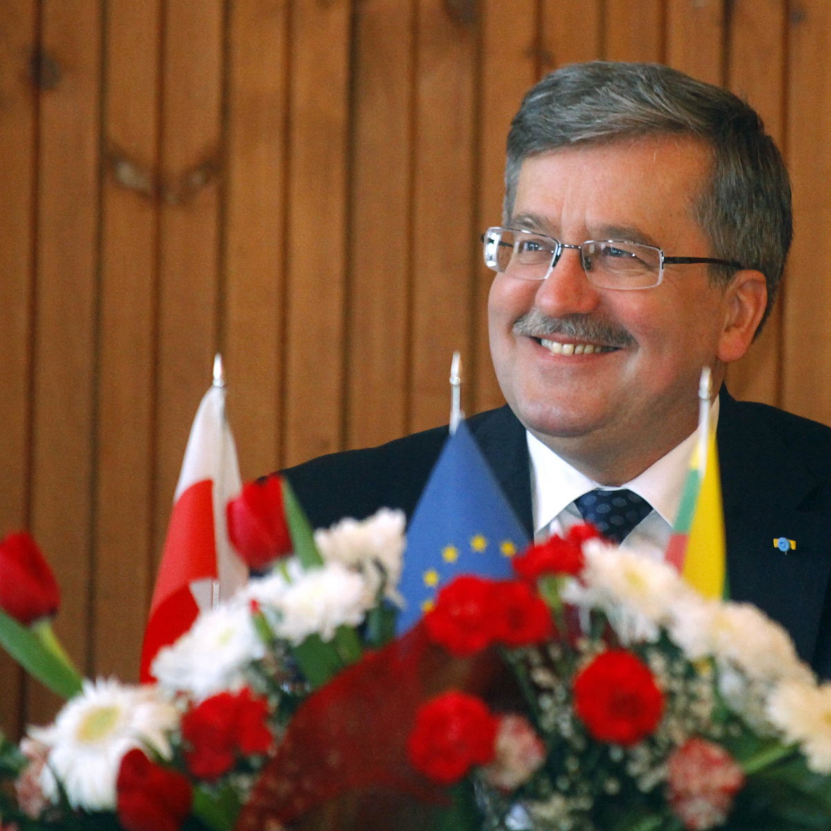 Prezydent RP: pana Małysza żegnają wąsy prezydenckie - Przegląd ...