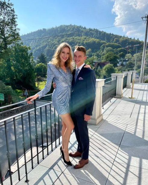 Po rozstaniu z żoną związał się ze sporo młodszą aktorką. Oto partnerki ...