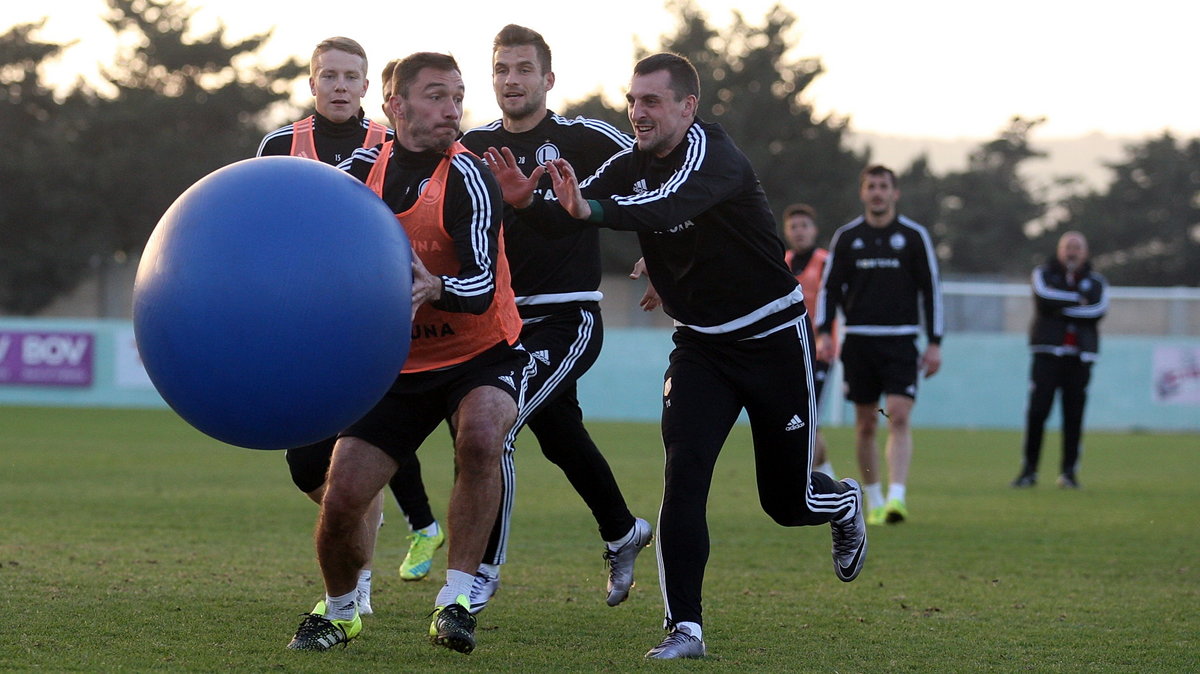 Dzień świstaka, azjatycka mafia i smród spalenizny, czyli jak polski ...