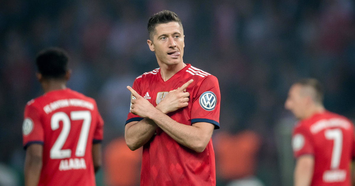 Jerome Boateng broni Roberta Lewandowskiego. Jerome Boateng broni Roberta Lewandowskiego.