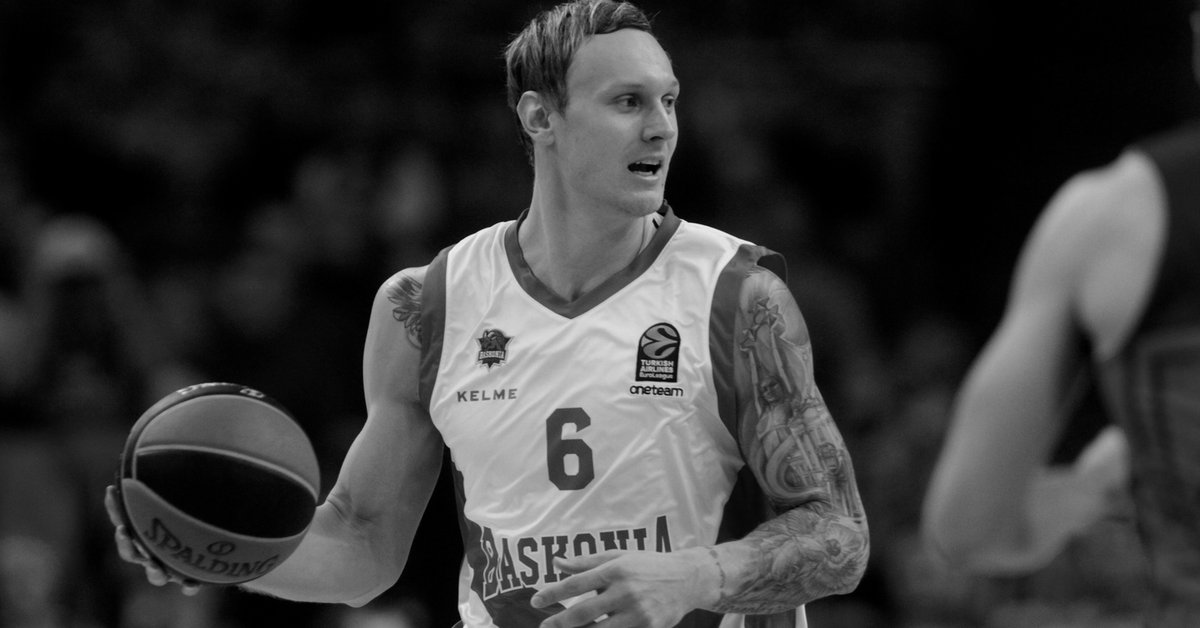 Jannis Timma nie żyje. Zwrócili uwagę na jego żonę. Pochowała już ...