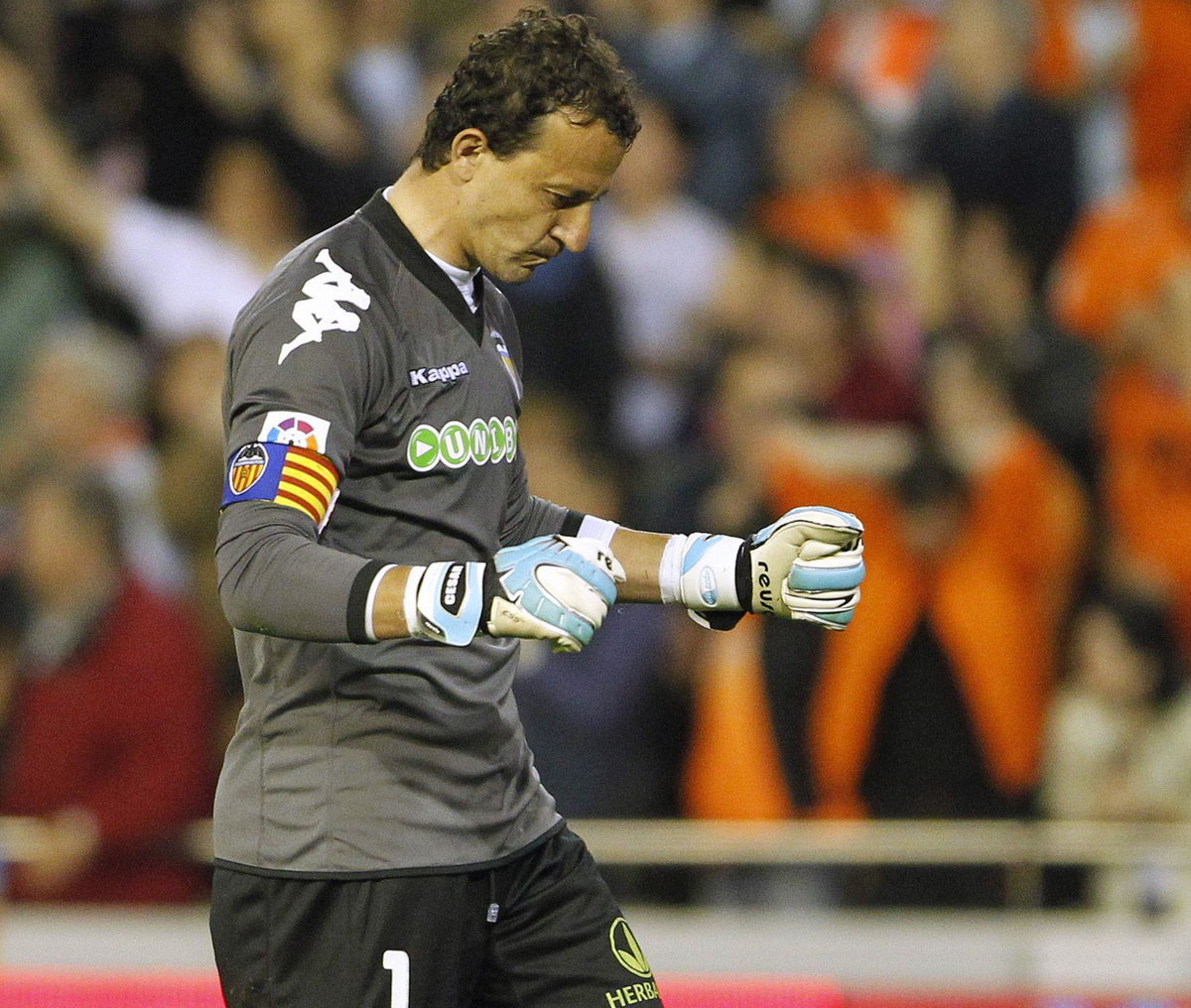 Cesar Sanchez w bramce "Żółtej Łodzi Podwodnej" - Przegląd Sportowy Onet