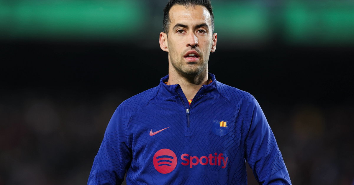 Trzy minuty. Busquets pożegnany, w szatni wygłosił przemówienie ...