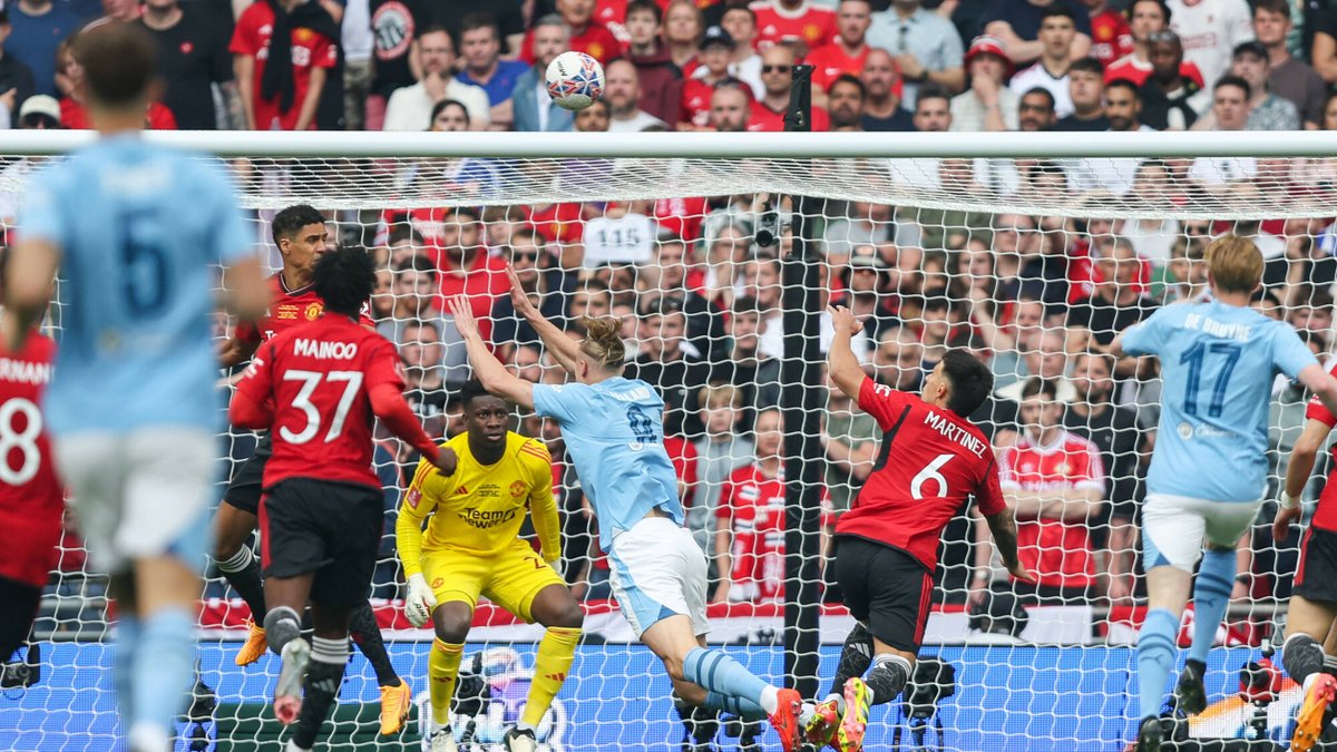 Manchester City - Manchester United kurs 100.00 na wygraną w meczu ...