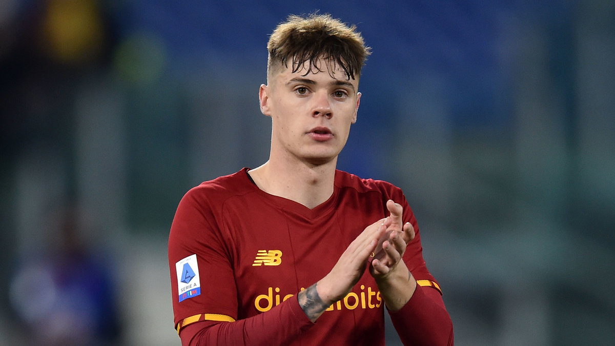 Tak prezentuje się Nicola Zalewski. Triumfator Golden Boya... wygląda ...