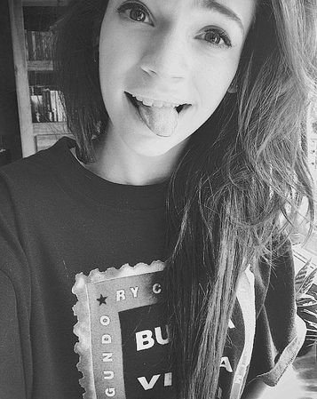 Jak nazywa się ta dziewczyna na zdj. ? - Zapytaj.onet.pl